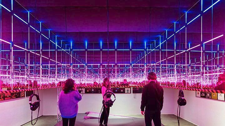 Night Fever: Τα νάιτ κλαμπ από το 1960 έως σήμερα σε μια έκθεση - to10.gr