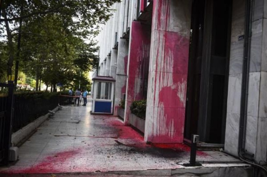Επίθεση Ρουβίκωνα στο υπουργείο Εξωτερικών [Εικόνες] - to10.gr