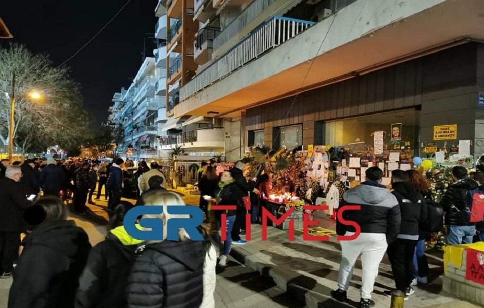 Δολοφονία Αλκη: Ενα κερί στη μνήμη του από εκατοντάδες φιλάθλους - to10.gr