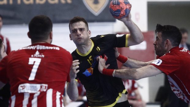 ΑΕΚ - Ολυμπιακός 21-19: Εκαναν το 1-0 οι Κιτρινόμαυροι