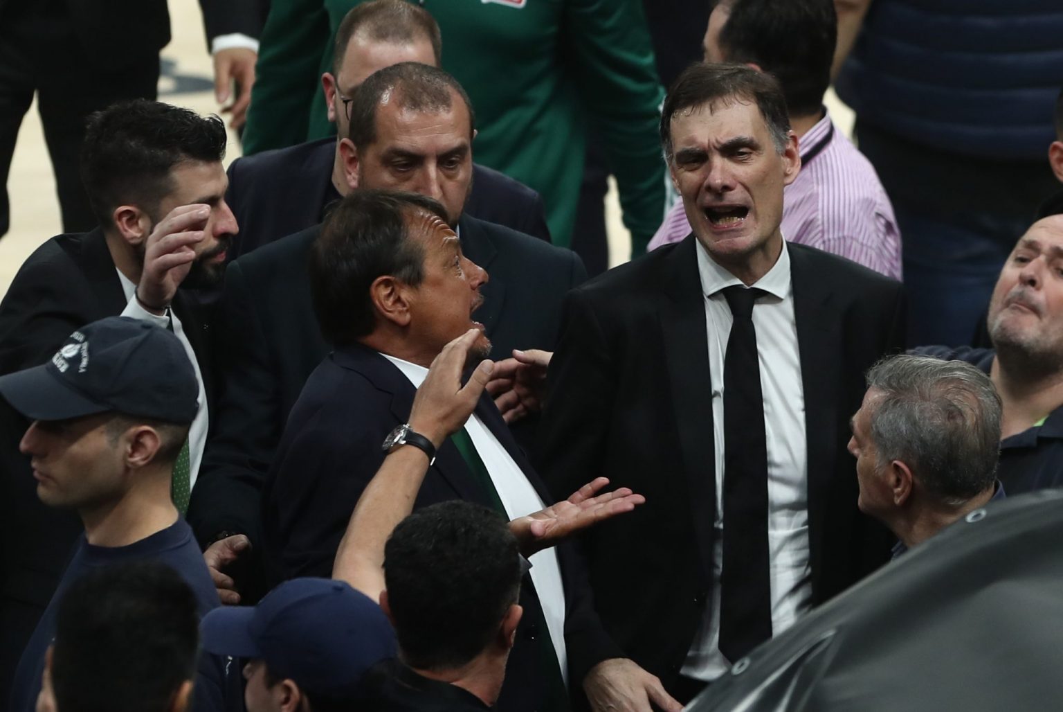 Ένταση στο φινάλε μεταξύ Αταμάν και Μπαρτζώκα - ΤΑ ΝΕΑ