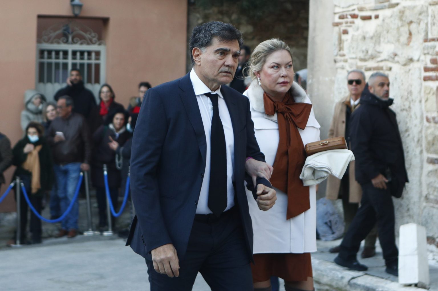 Ο Γιώργος Βαρδινογιάννης συνόδευσε την κόρη του στον γάμο με τον Νικόλα ...