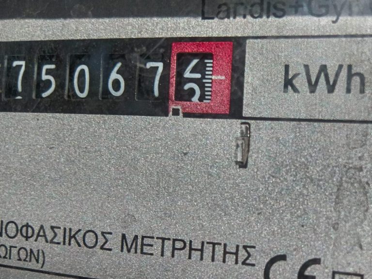 Ηλεκτρικό ρεύμα: Ένας στους τρεις καταναλωτές έχει απλήρωτους ...