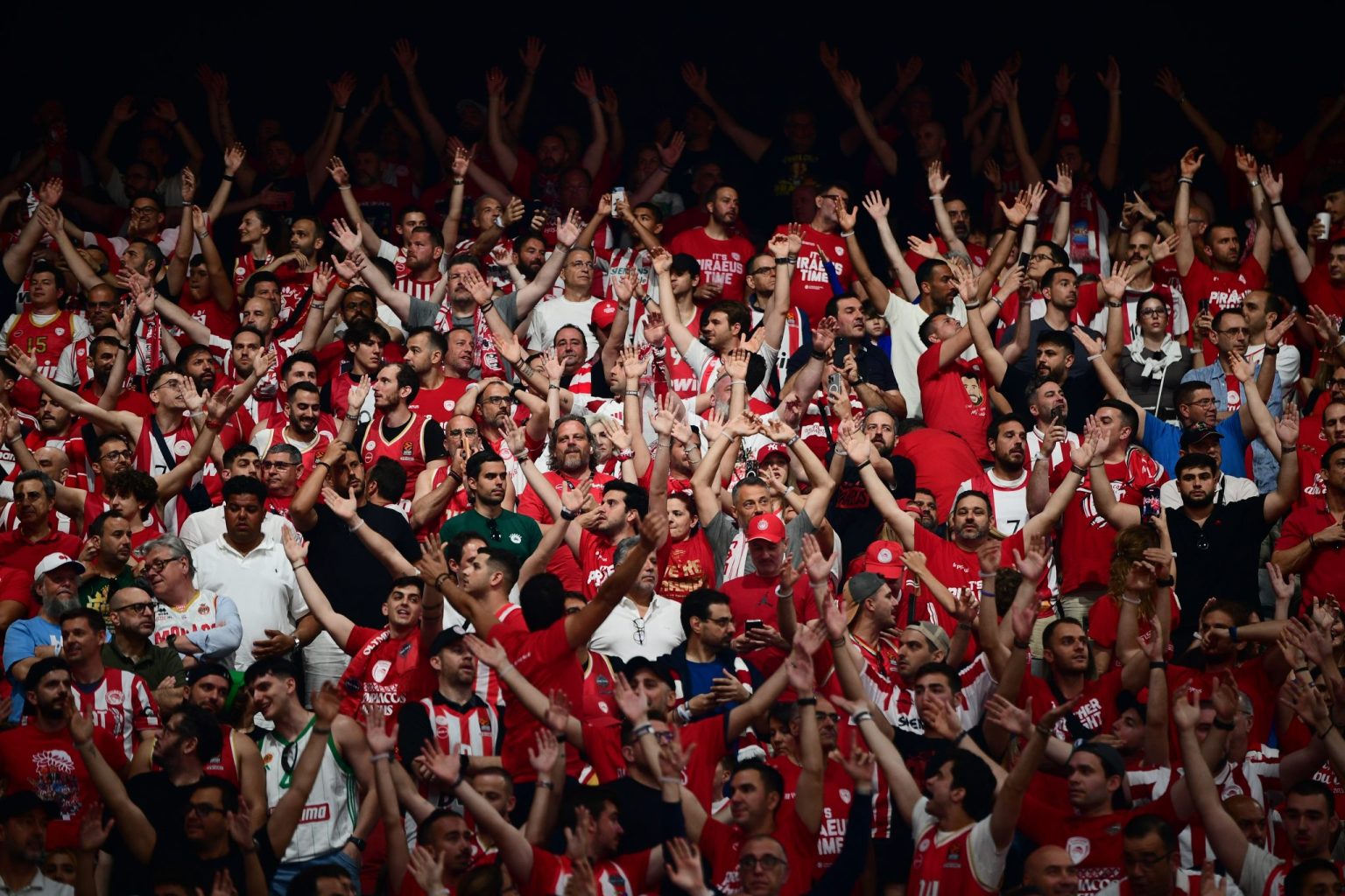 Final Four 2025: 5.000 οπαδοί του Ολυμπιακού στο Άμπου Ντάμπι (photos ...