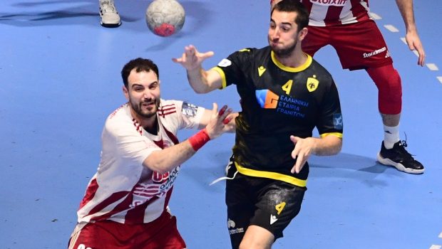 Ολυμπιακός - ΑΕΚ 27-30: Πήρε το ντέρμπι και ισοφάρισε σε 2-2 - to10.gr