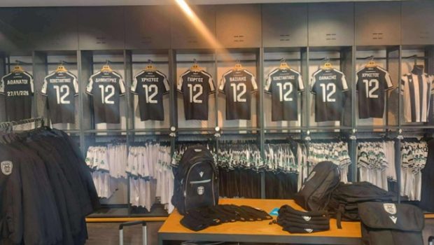 Συμβολική κίνηση από την μπουτίκ του ΠΑΟΚ: Κρέμασαν οκτώ φανέλες στην ...