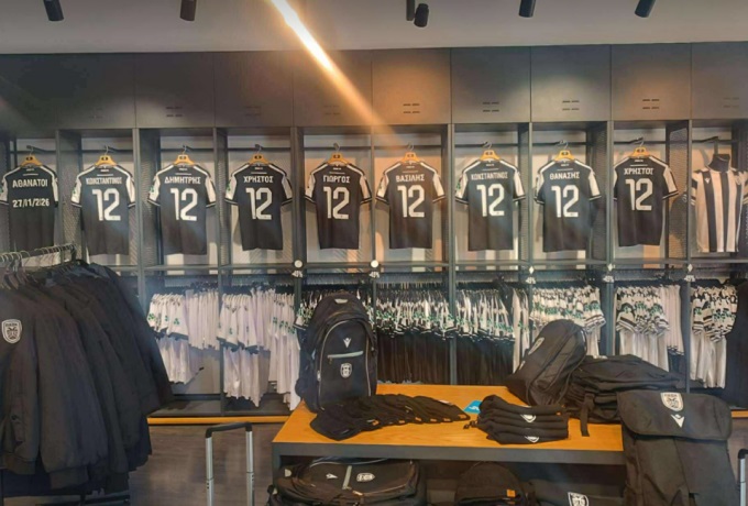 Συμβολική κίνηση από την μπουτίκ του ΠΑΟΚ: Κρέμασαν οκτώ φανέλες στην ...