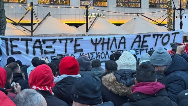 Το συγκλονιστικό πανό των φιλων του Ολυμπιακού για τα αδικοχαμένα ...