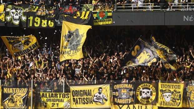 Οκτώ συλλήψεις οπαδών της ΑΕΚ στην «Allwyn Arena» - Κατασχέθηκαν ...